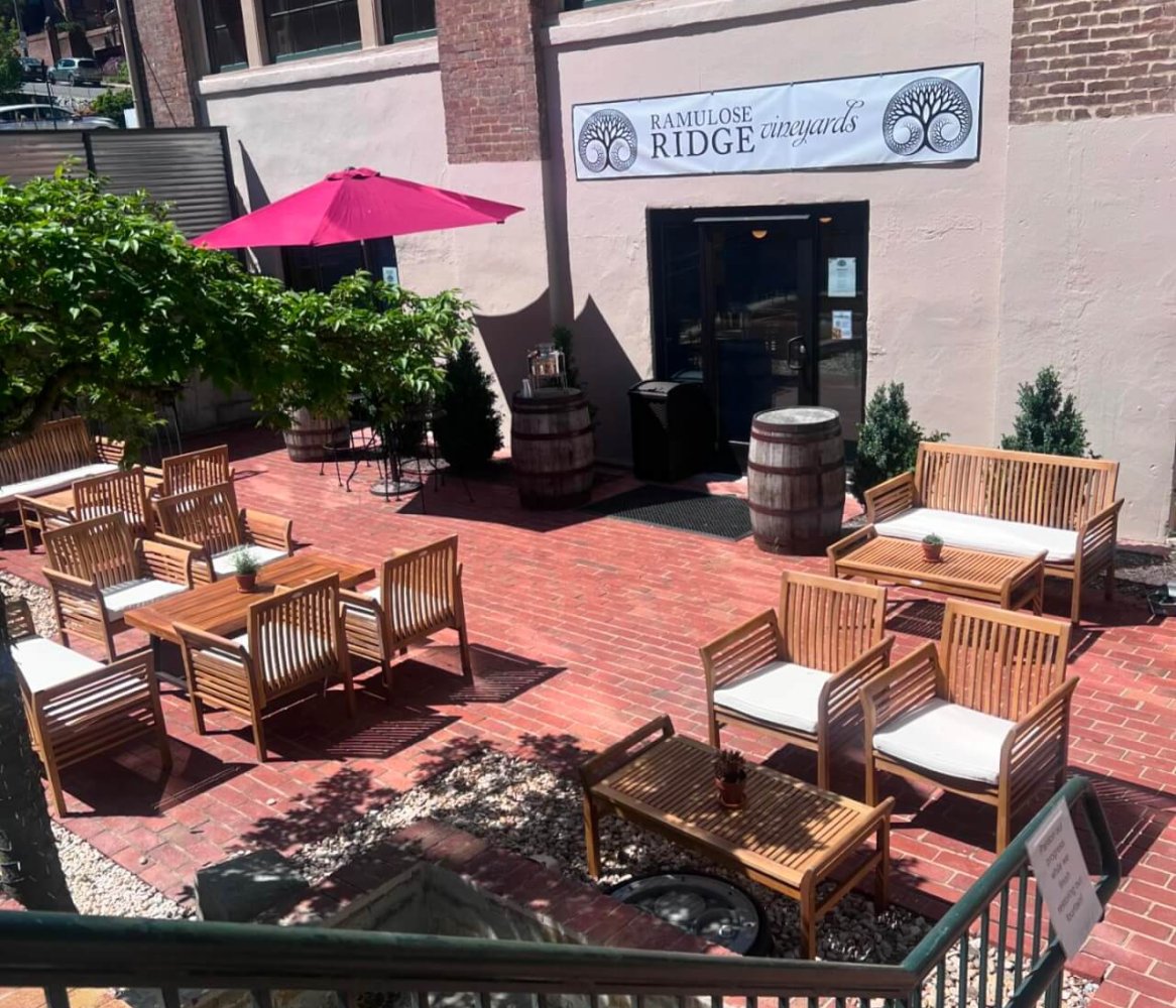 Ramulose Ridge Vineyards Tasting Room | Visit Staunton